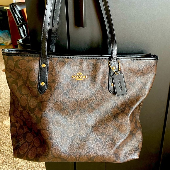 Bags | Coach Signature Tote | Poshmark